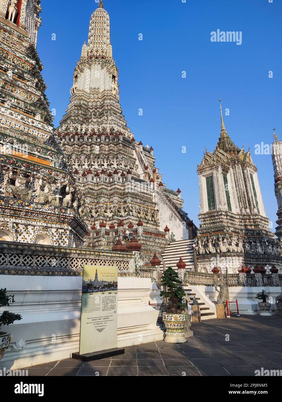 Impressive architectural details of Wat Arun (The Temple of Dawn) in ...