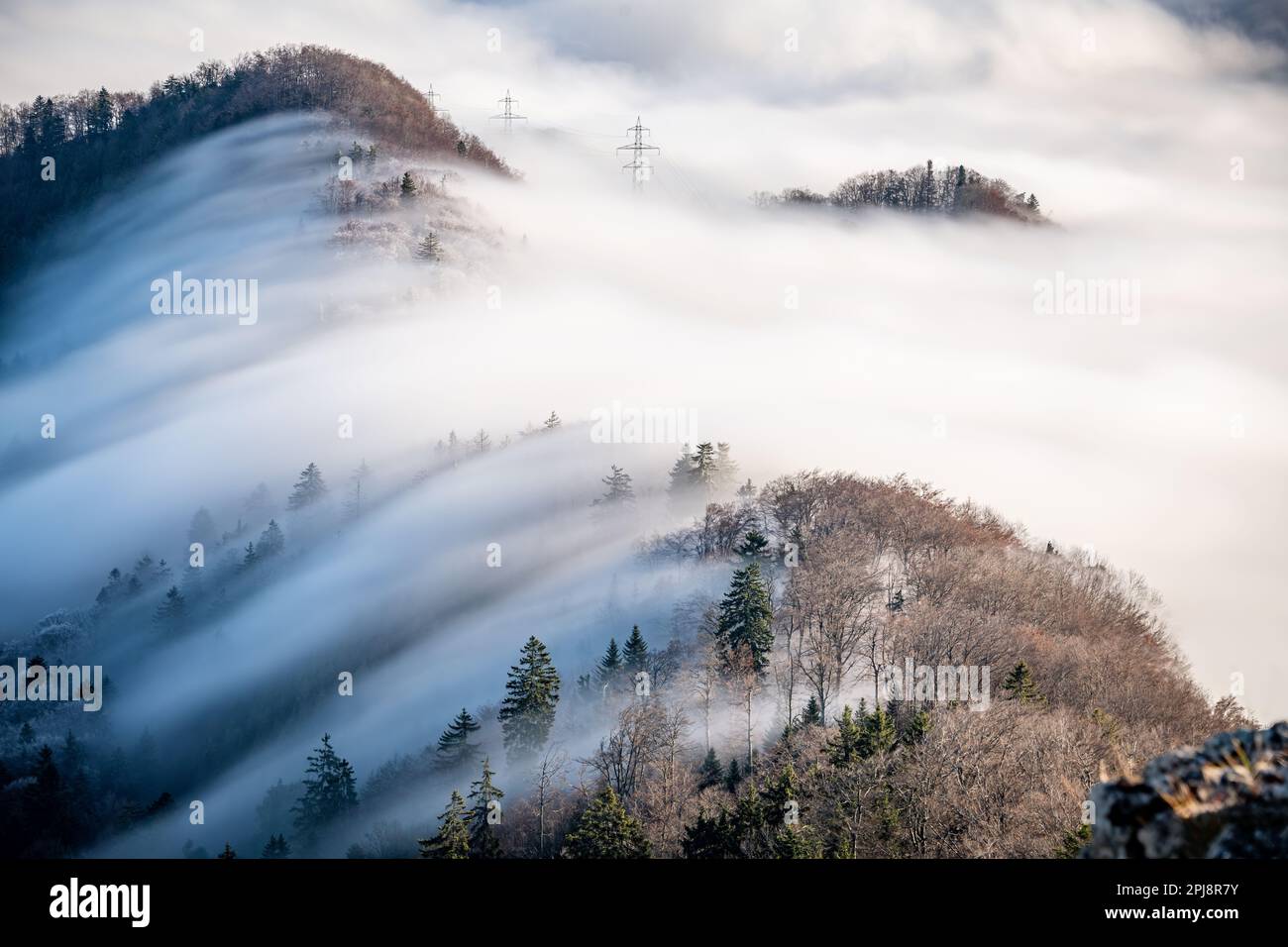Fog moving on mountain top hi-res stock photography and images - Alamy