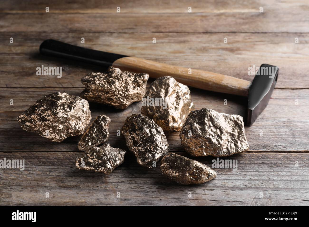Gold metal lumps hi-res stock photography and images - Alamy