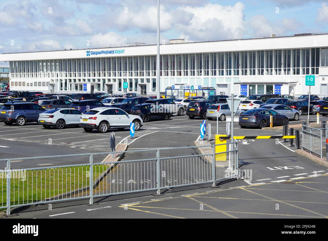 Front entrance to Prestwick International airport terminal building ...