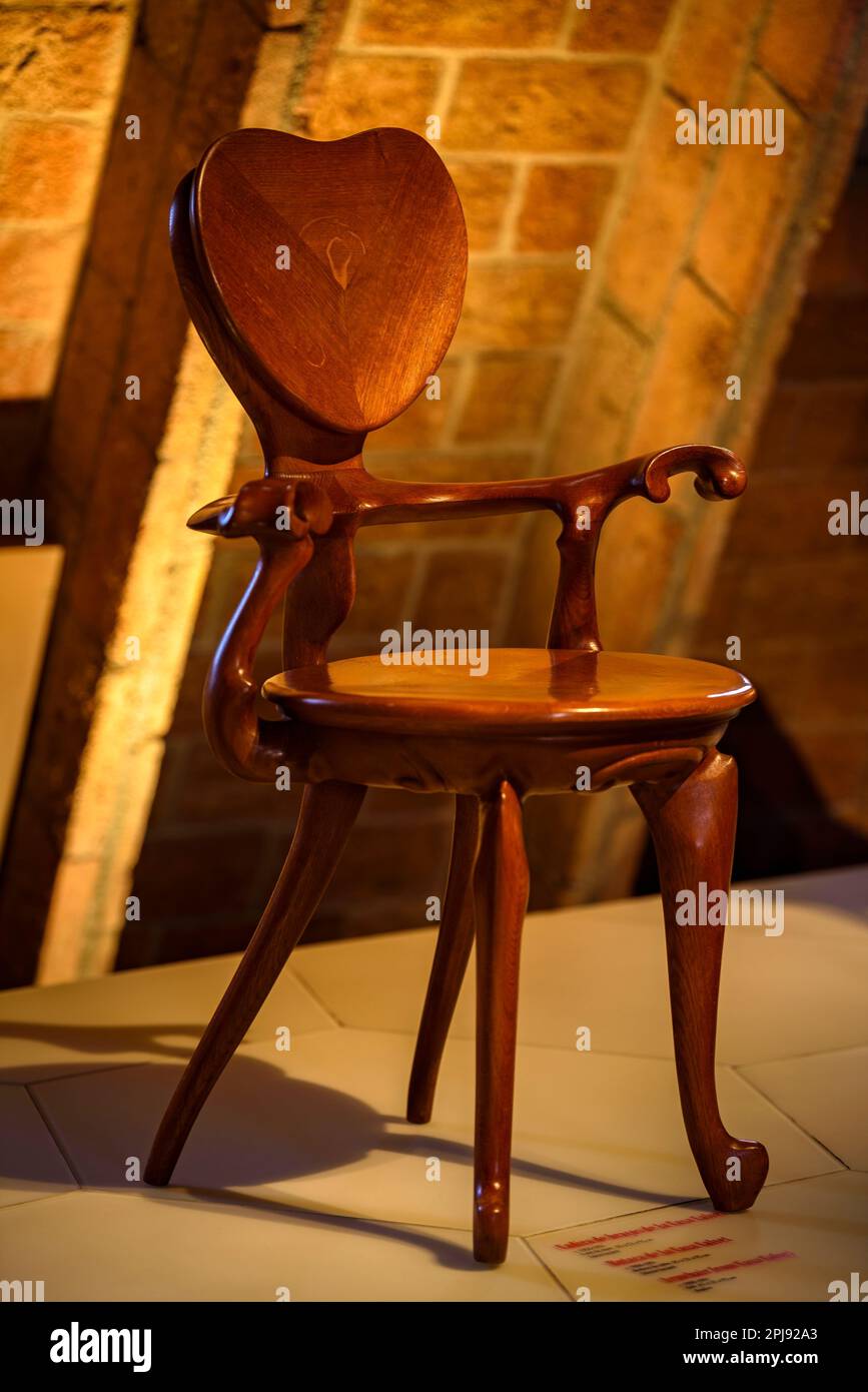 Gaudi calvet chair hi-res stock photography and images - Alamy