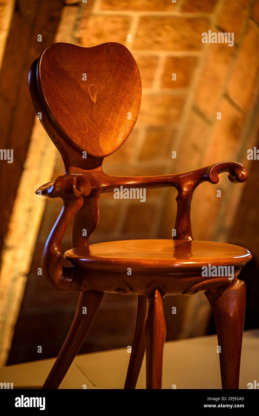 Gaudi calvet chair hi-res stock photography and images - Alamy