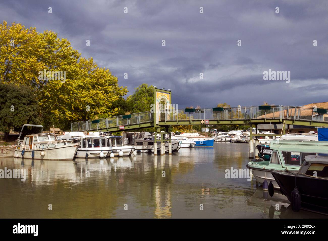 The midi canal colombiers hi-res stock photography and images - Alamy