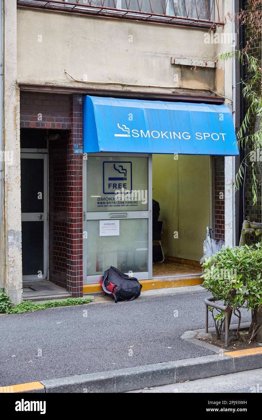 Tokyo shinjuku smoking hi-res stock photography and images - Alamy