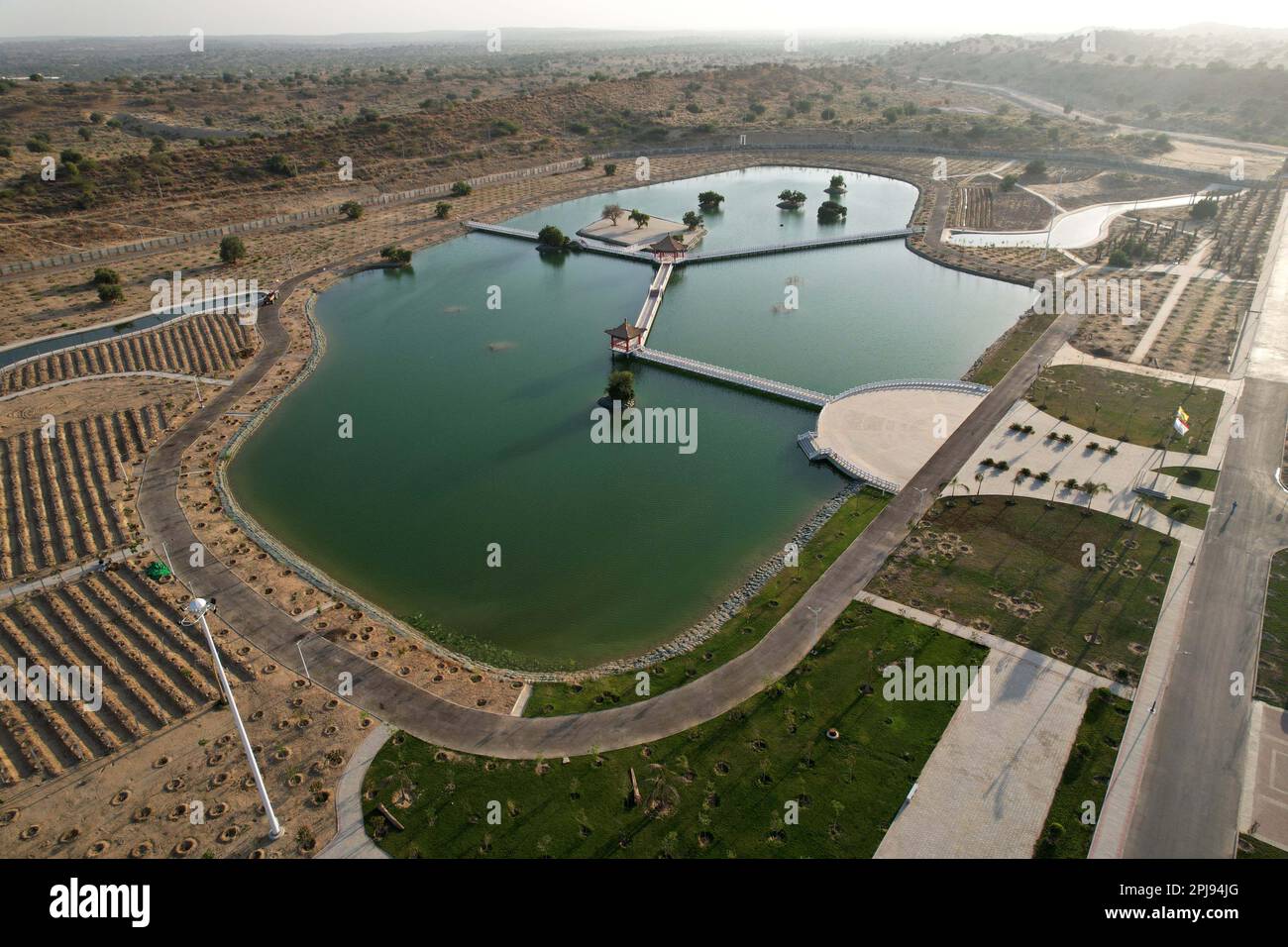 (230401) -- THARPARKAR, April 1, 2023 (Xinhua) -- This aerial photo ...