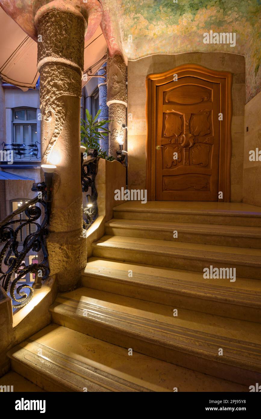 Acceso a escaleras hi-res stock photography and images - Alamy