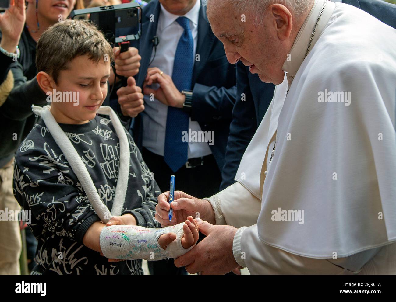 Respiratory infection hospitalized hi-res stock photography and images ...