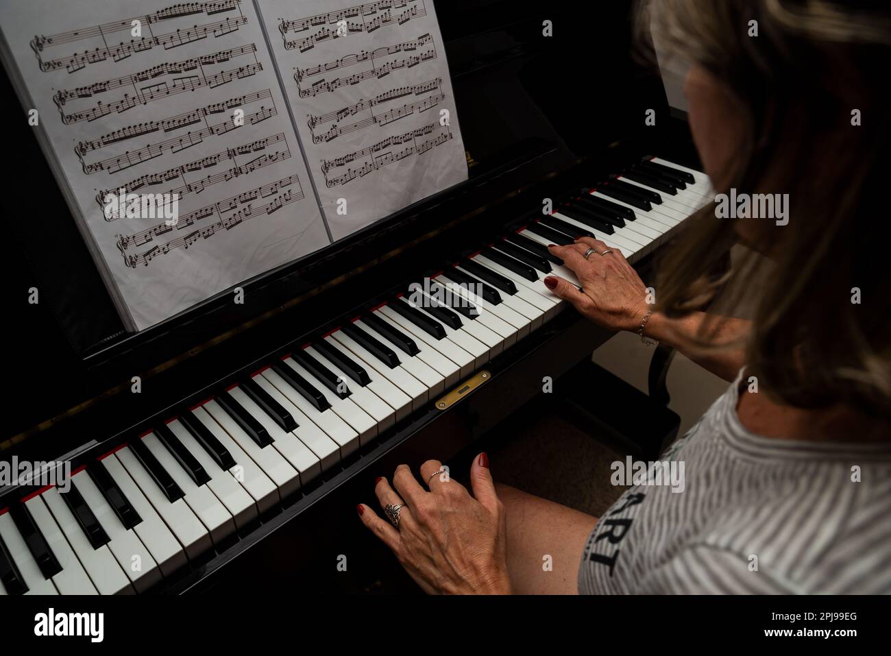 Playing musician piano woman keyboard hi-res stock photography and ...