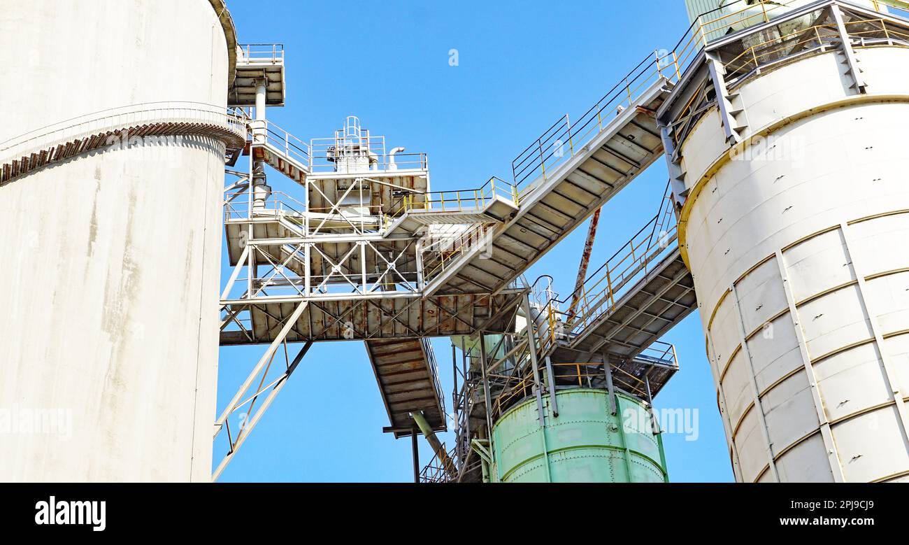 Buildings of cement factory hi-res stock photography and images - Alamy