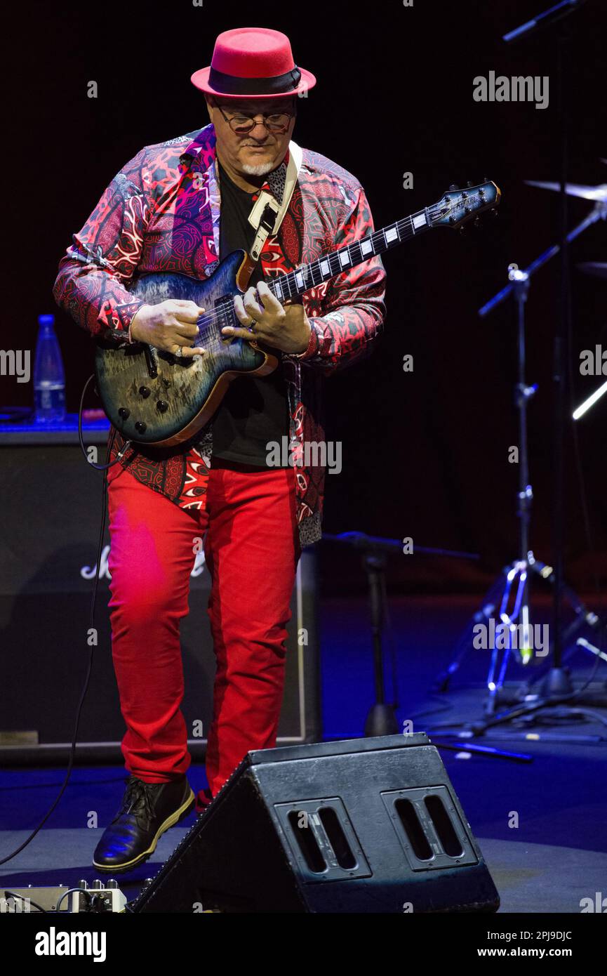Frank gambale jazz fusion hi-res stock photography and images - Alamy