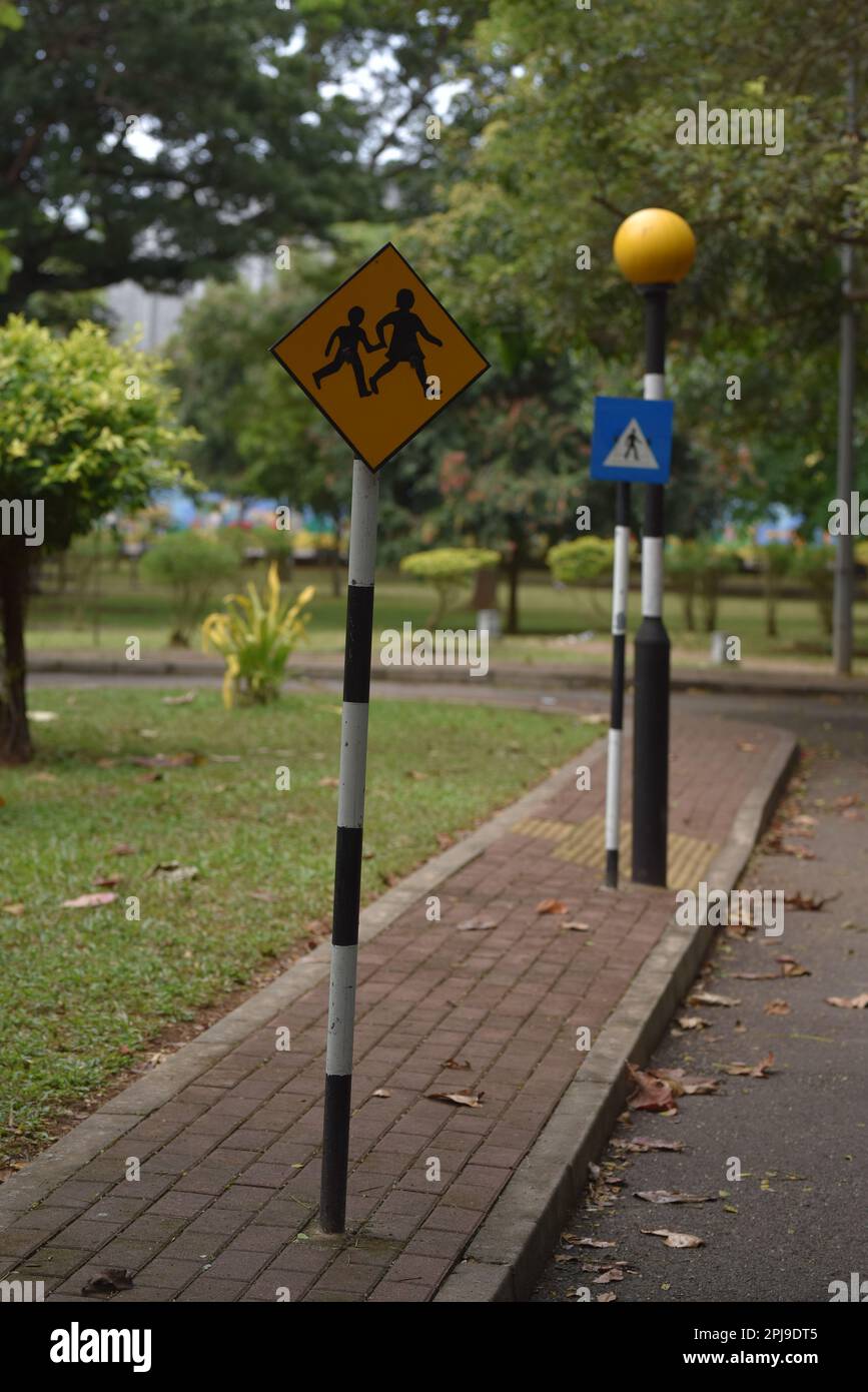 road mark sign Stock Photo - Alamy