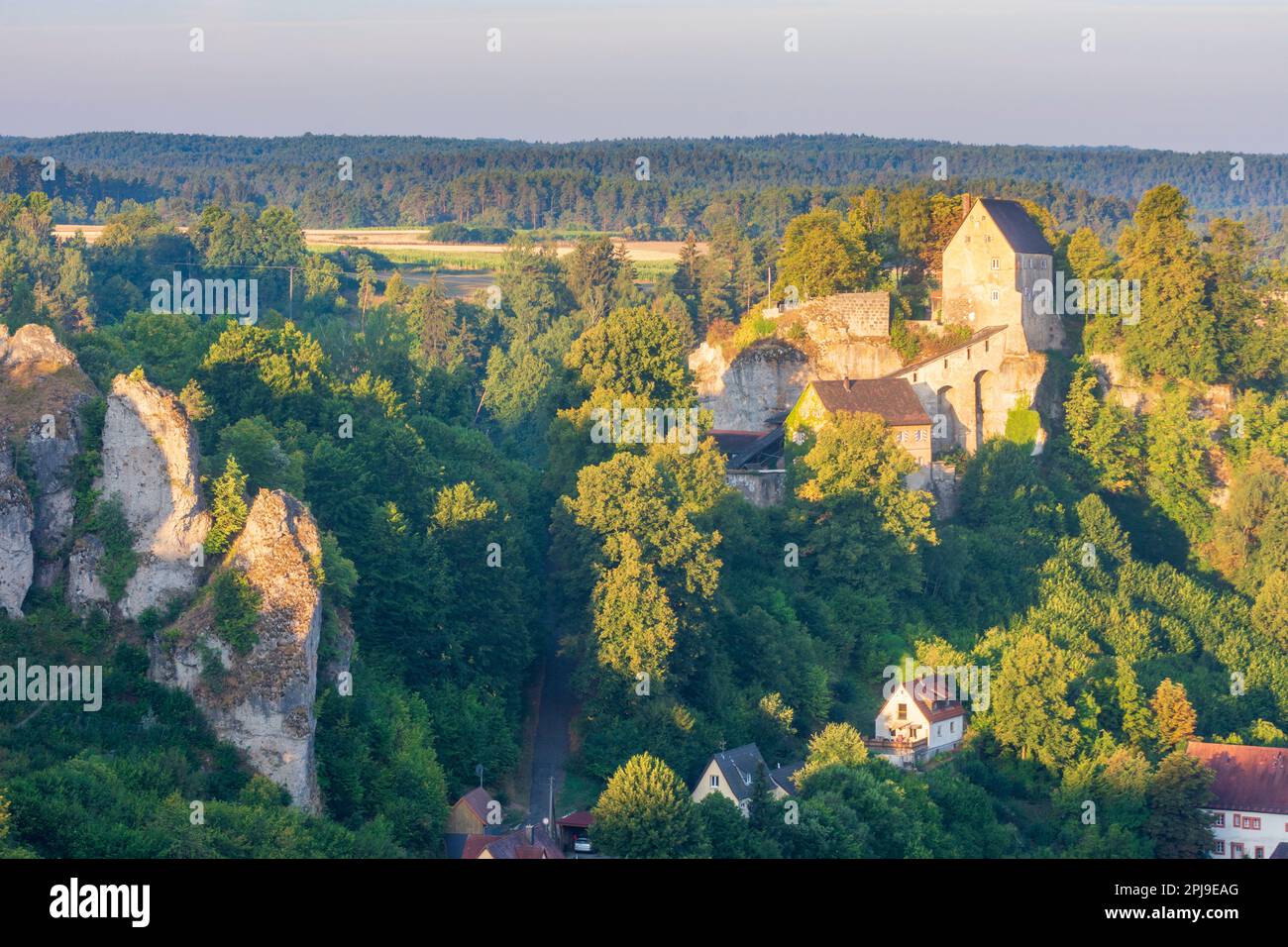 Pottenstein: Pottenstein Castle in Franconian Switzerland, Bayern ...