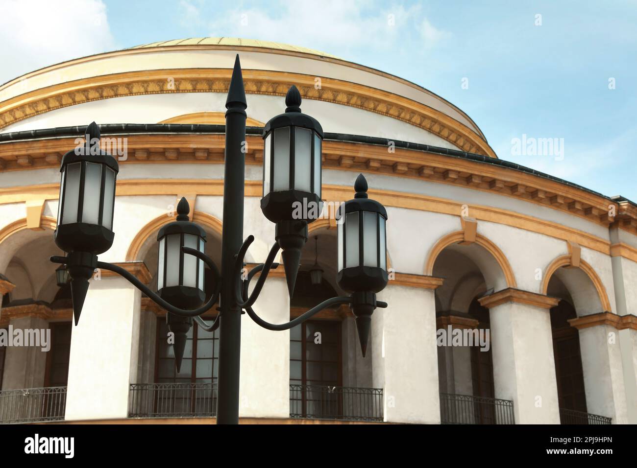 Old fashioned street light lamp near beautiful building Stock Photo - Alamy