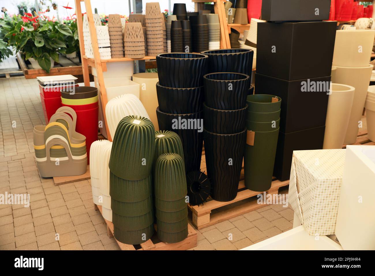 Wooden pallets in beautiful warehouse hi-res stock photography and ...