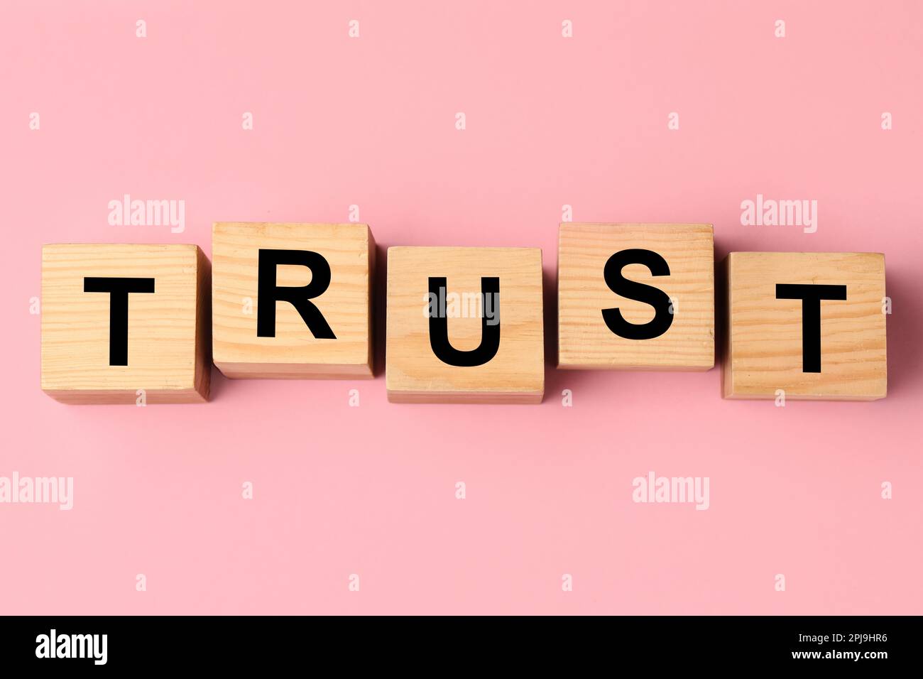 Cubes with word TRUST on pink background, flat lay Stock Photo - Alamy