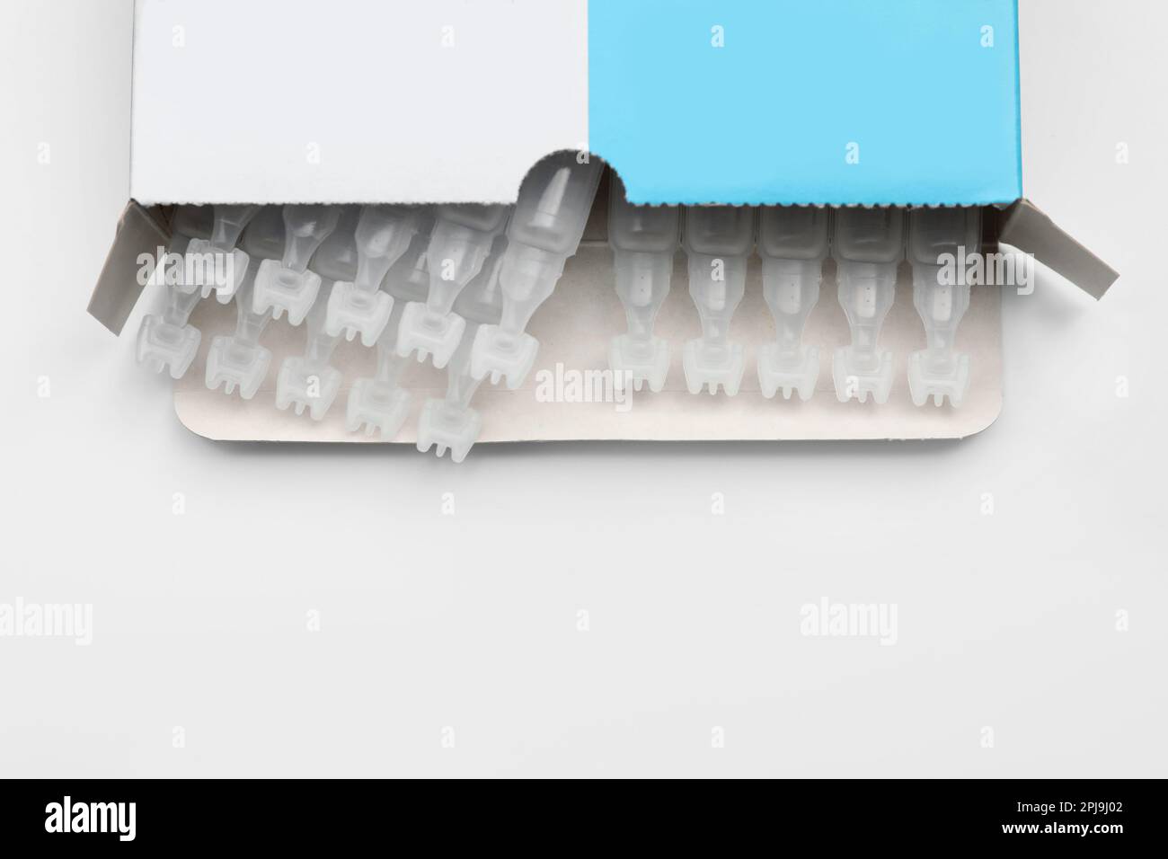 Package with single dose ampoules of sterile isotonic sea water ...