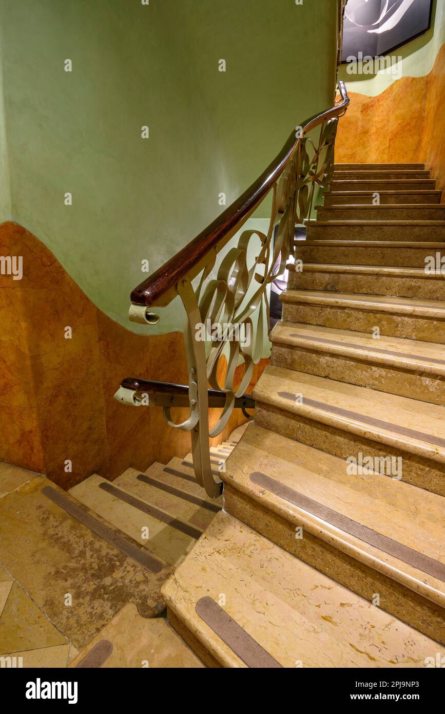 Escaleras en el paisaje hi-res stock photography and images - Alamy