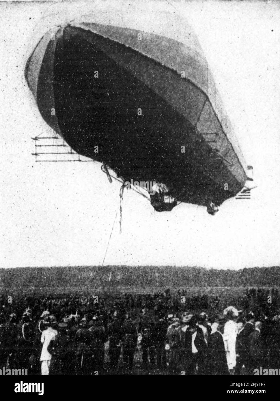 Old zeppelin Black and White Stock Photos & Images - Alamy