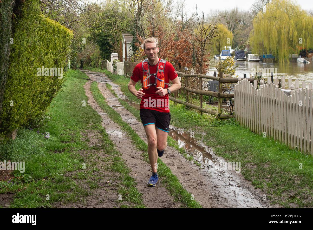 Old Windsor, Berkshire, UK. 1st April, 2023. 1,800 walkers and runners ...