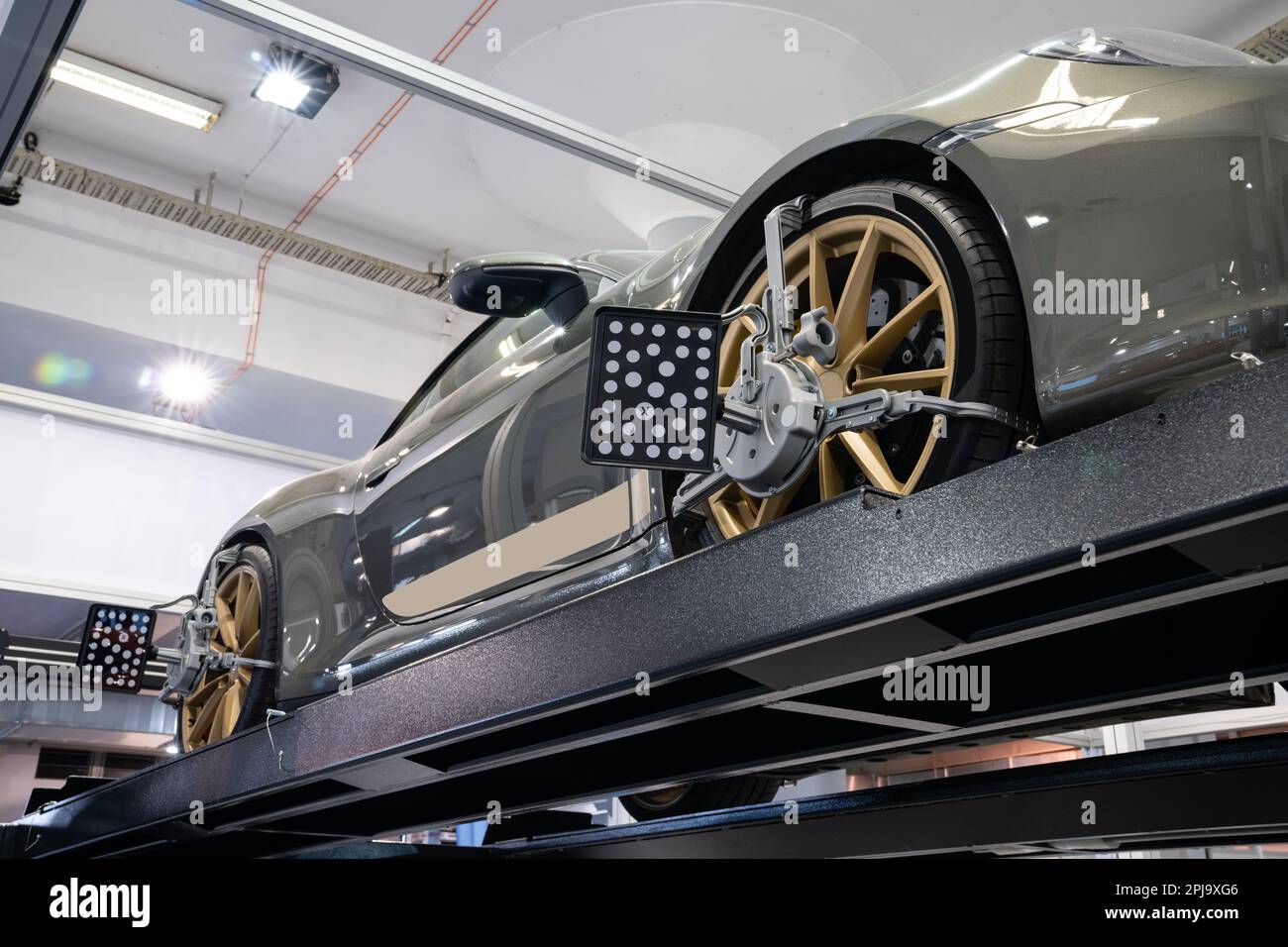 Car wheel alignment hi-res stock photography and images - Alamy