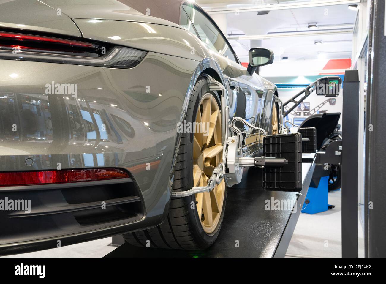 Alignment car hi-res stock photography and images - Alamy