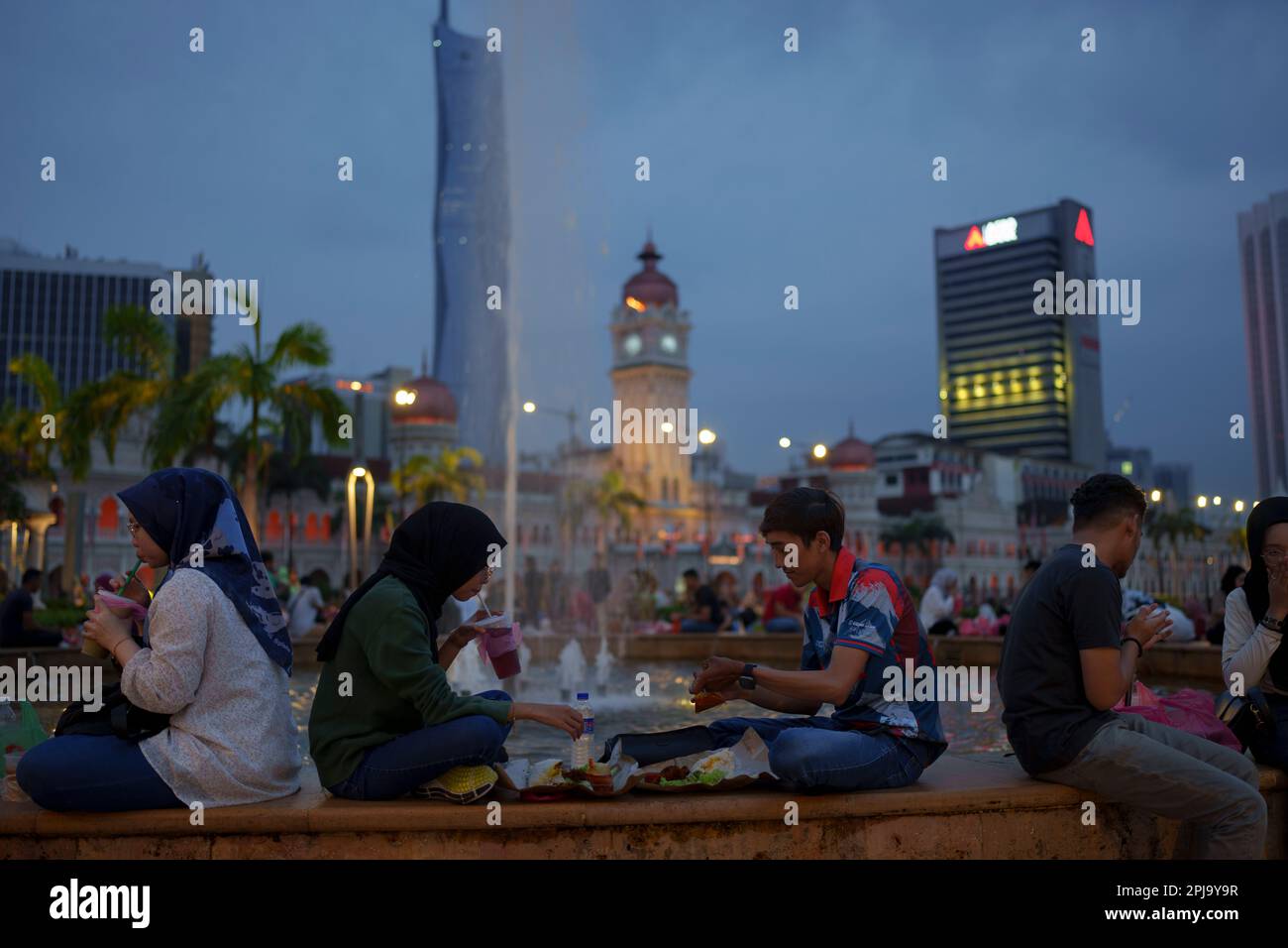 Muslims break their fast during the holy month of Ramadan at Dataran ...