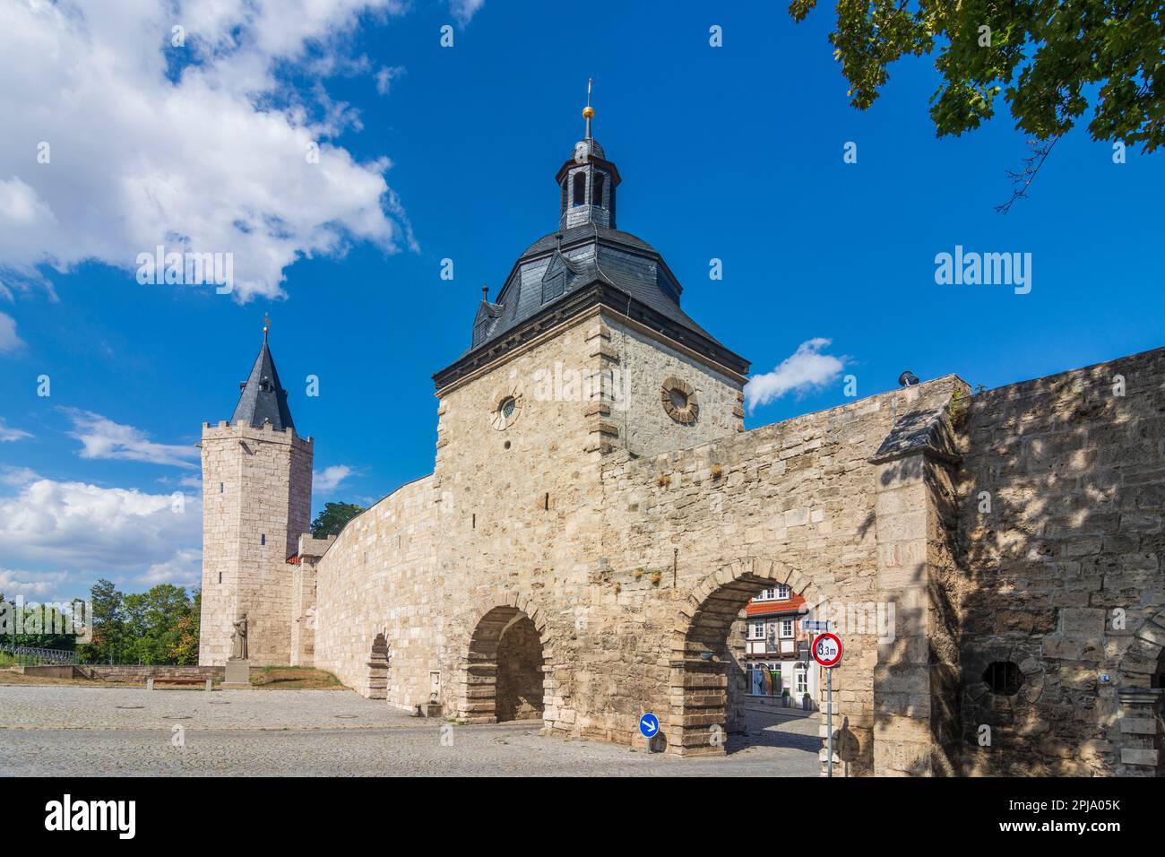 Mühlhausen: city wall, tower Rabenturm, city gate Inneres Frauentor ...