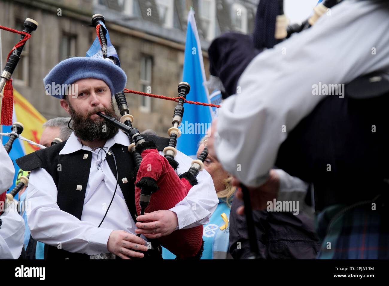 Scottish pipers marching hi-res stock photography and images - Alamy