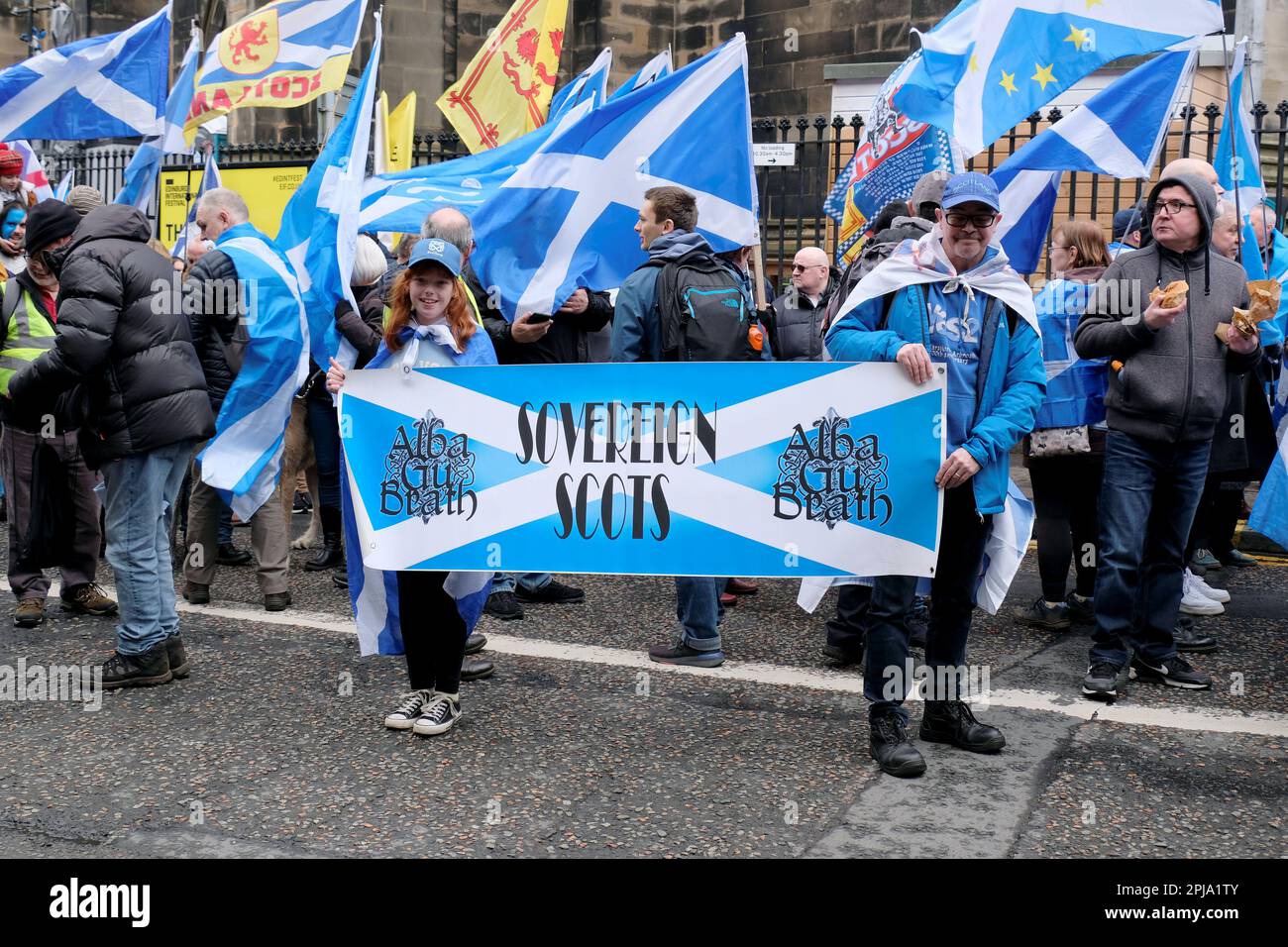 Scottish independence flags hi-res stock photography and images - Alamy