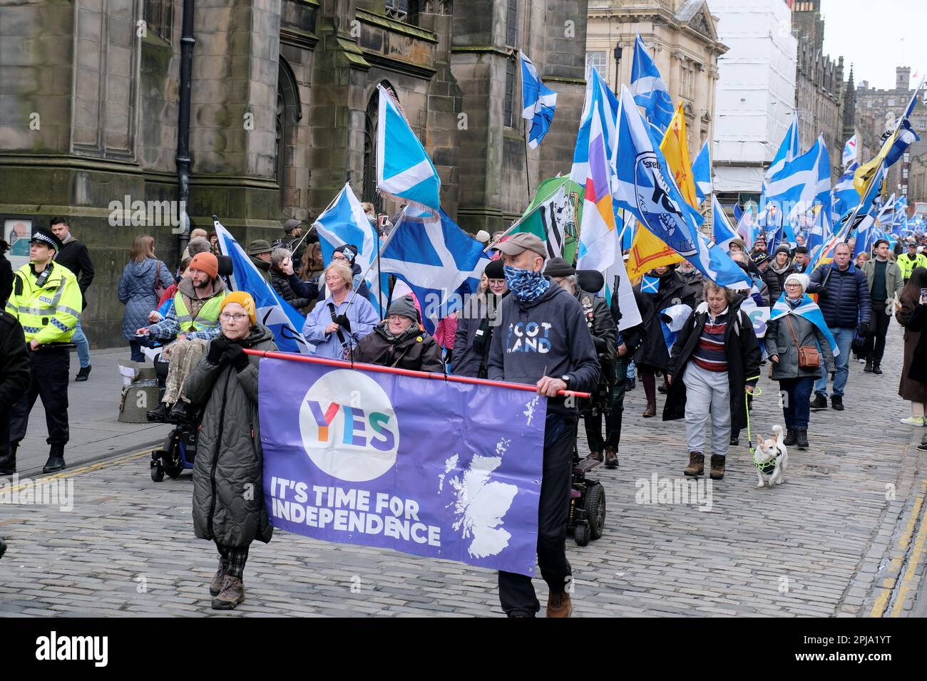 Scottish independence flags hi-res stock photography and images - Alamy