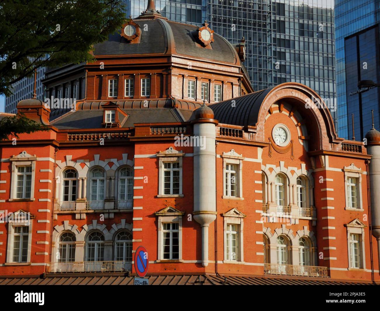 Past and present meet hi-res stock photography and images - Alamy