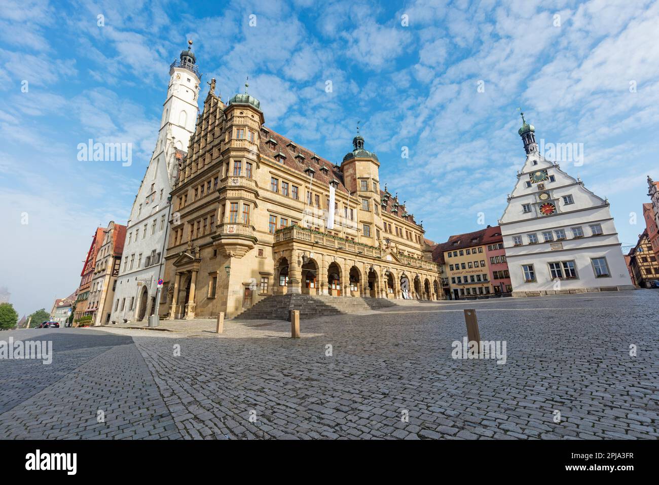 14th century renaissance, gothic style town hall, Rathaus in market ...