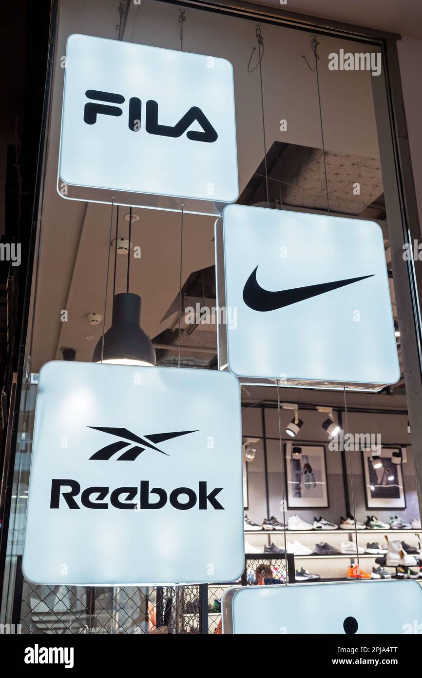 Multi fila hi-res stock photography and images - Alamy