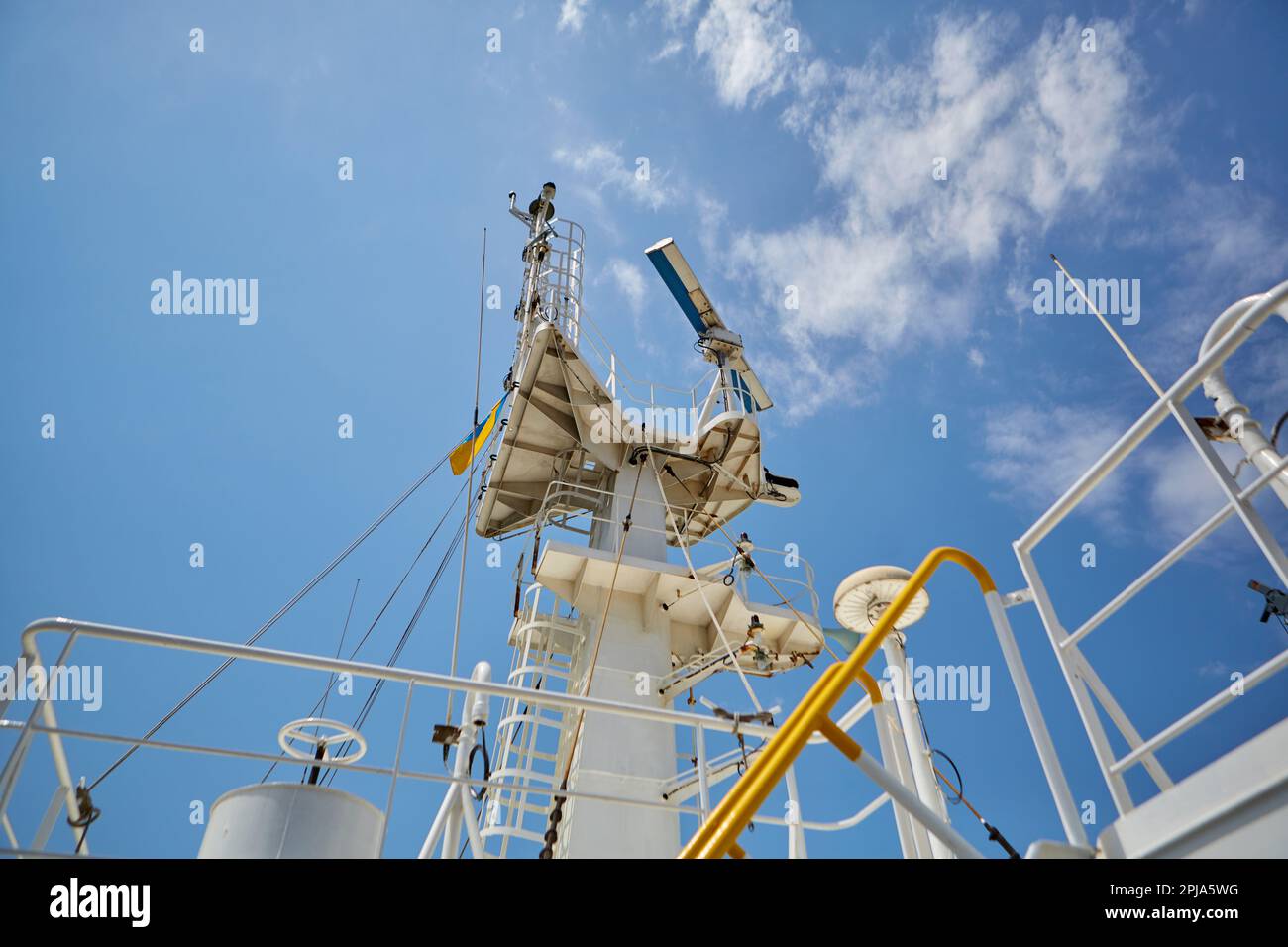 Marine radar antenna on hi-res stock photography and images - Alamy