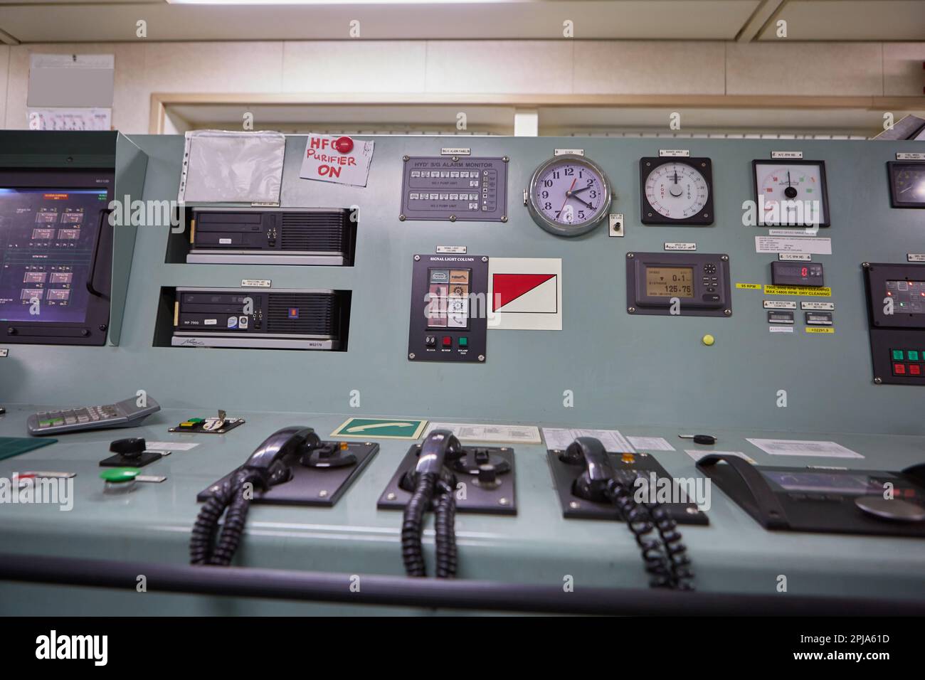 Control room oil rig hi-res stock photography and images - Alamy