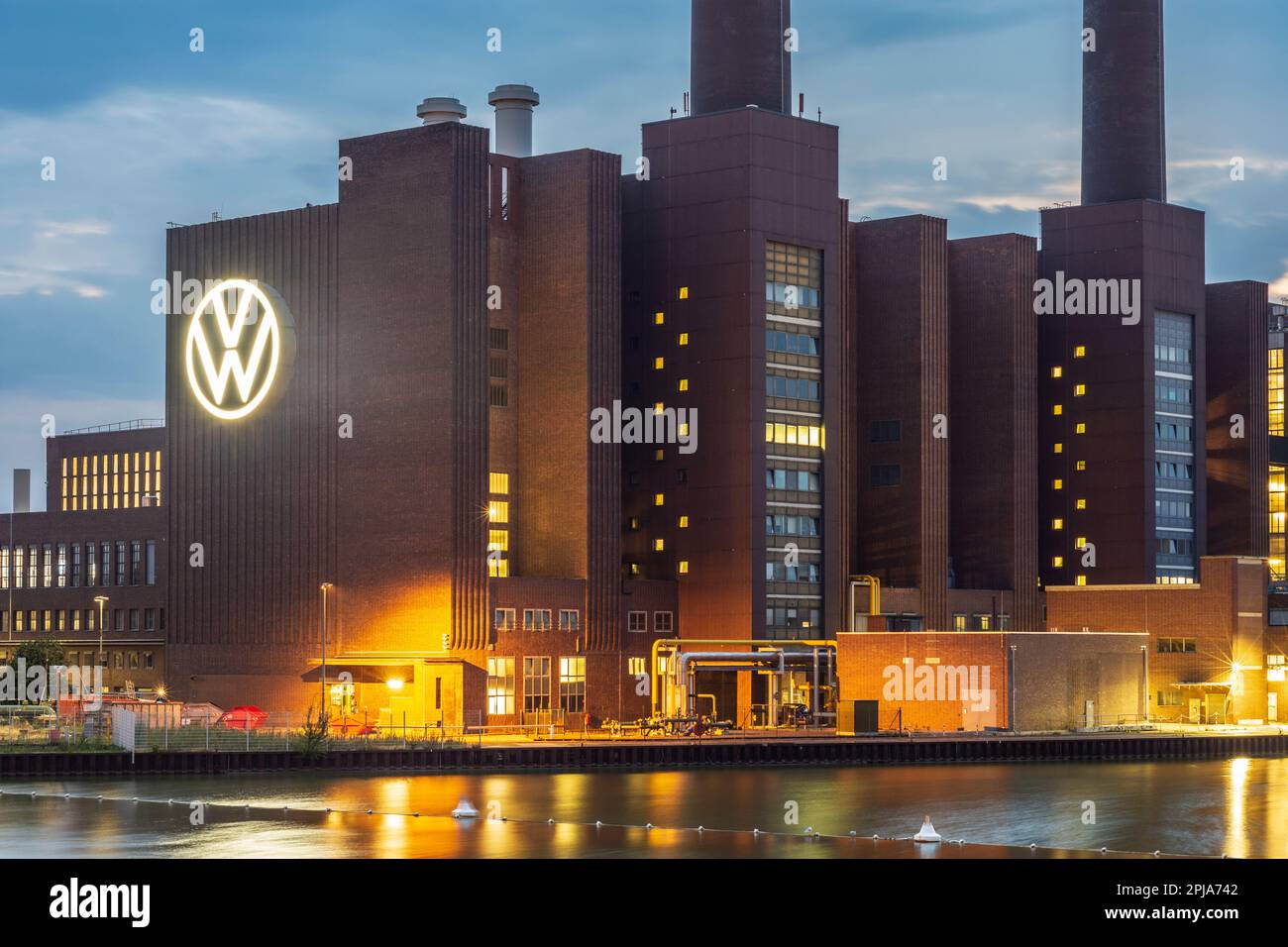 Wolfsburg: Volkswagen factory, cogeneration plant CHP plant Wolfsburg ...