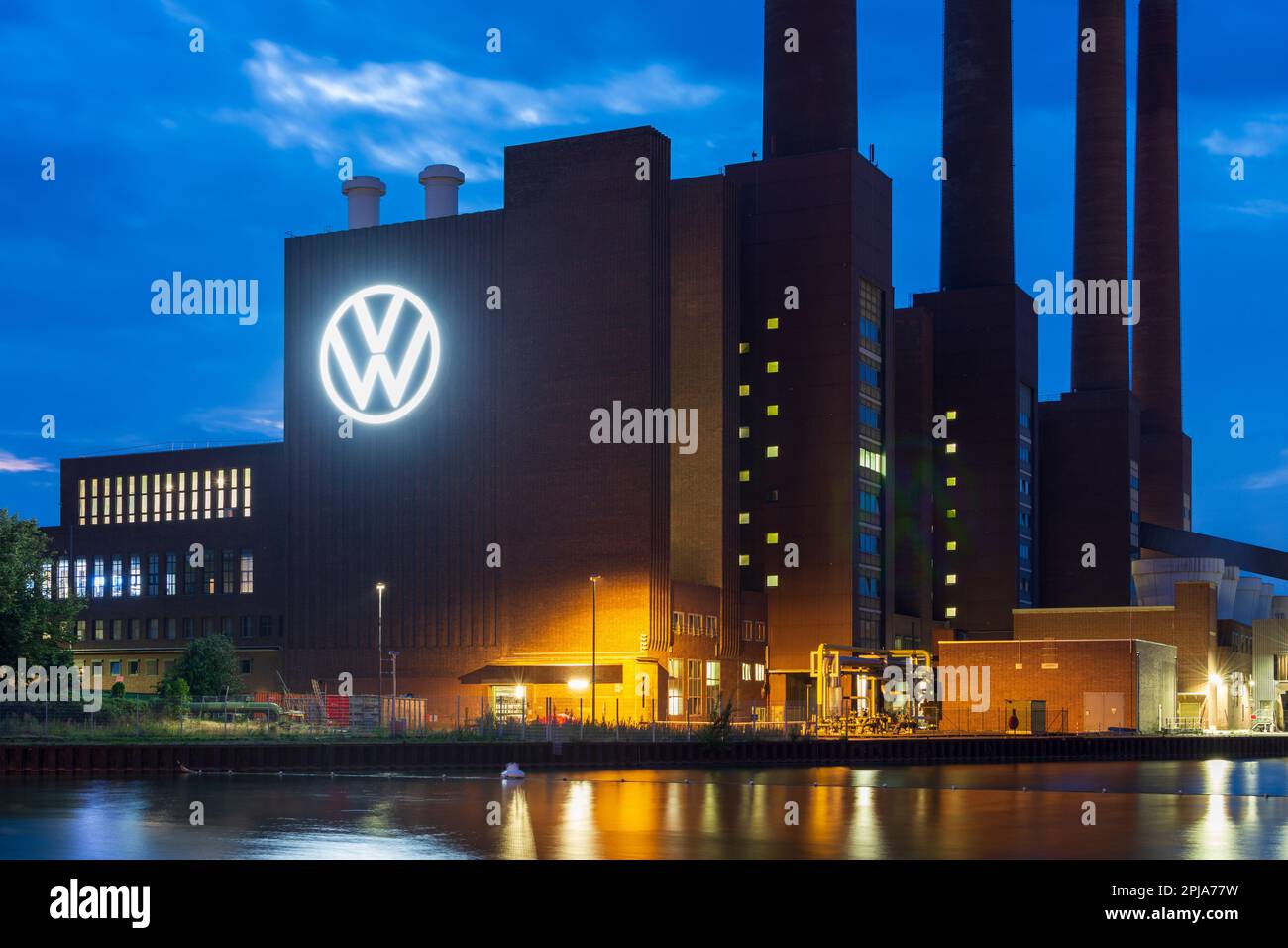 Wolfsburg: Volkswagen factory, cogeneration plant CHP plant Wolfsburg ...