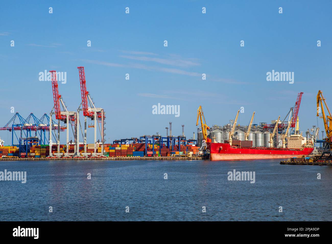 View operation international container hi-res stock photography and ...
