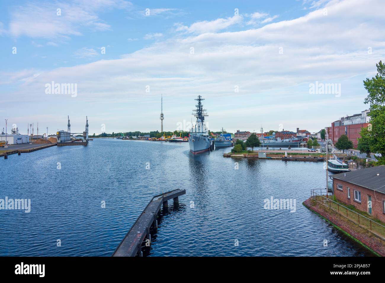 Wilhelmshaven: port Innenhafen, war ships in Deutsches Marinemuseum ...