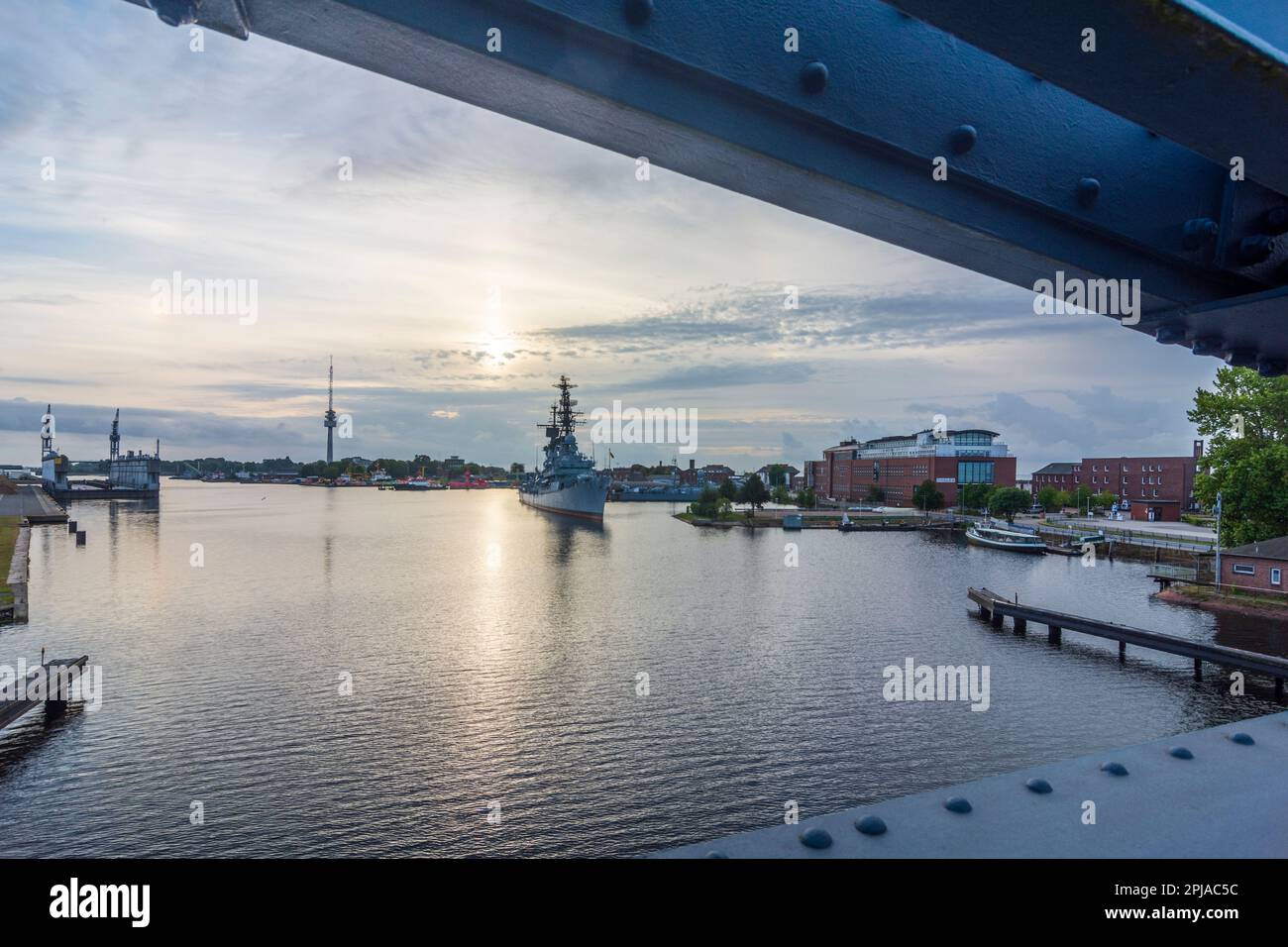 Wilhelmshaven: port Innenhafen, war ships in Deutsches Marinemuseum ...