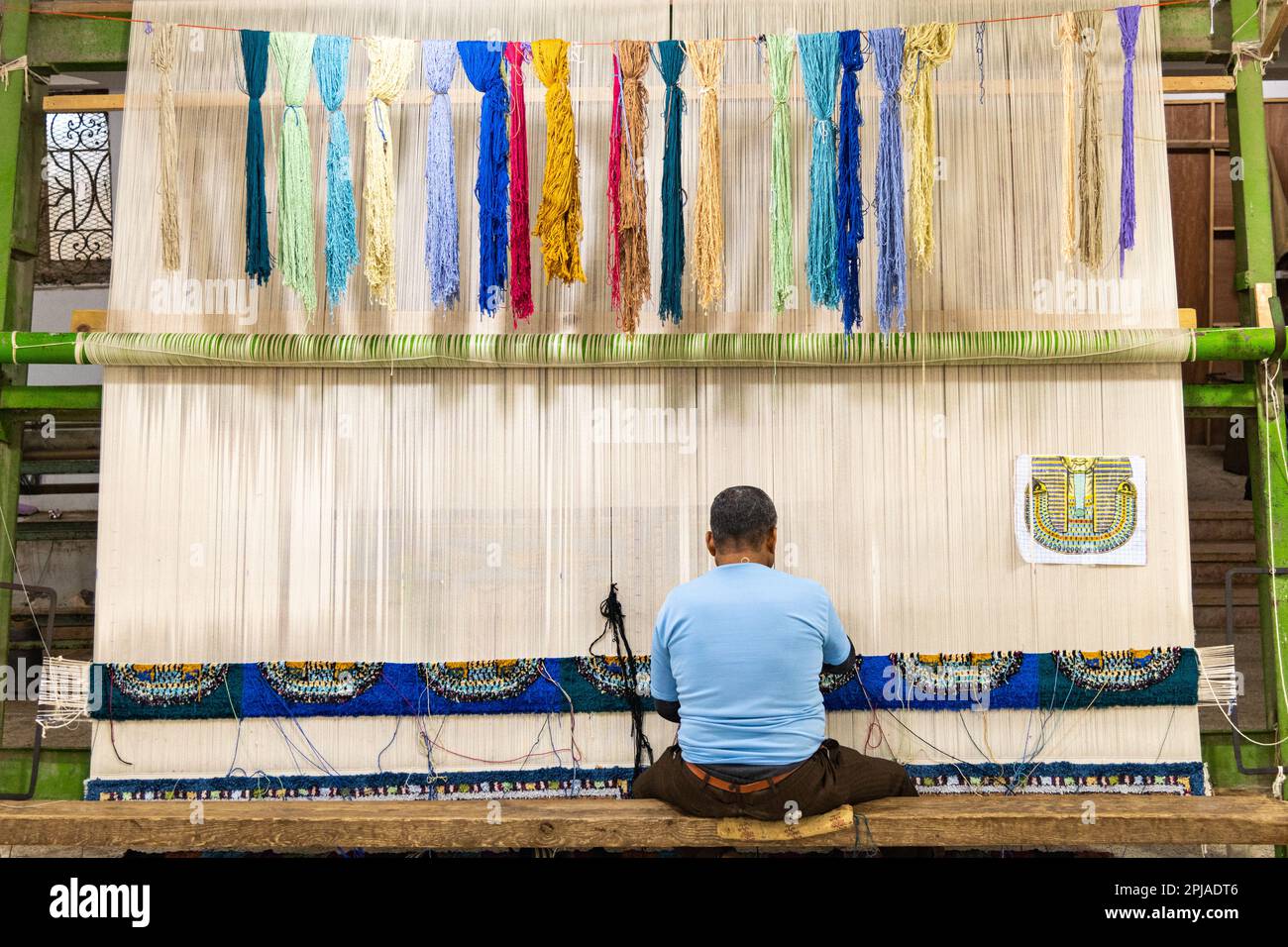 Man weaving rug hi-res stock photography and images - Alamy