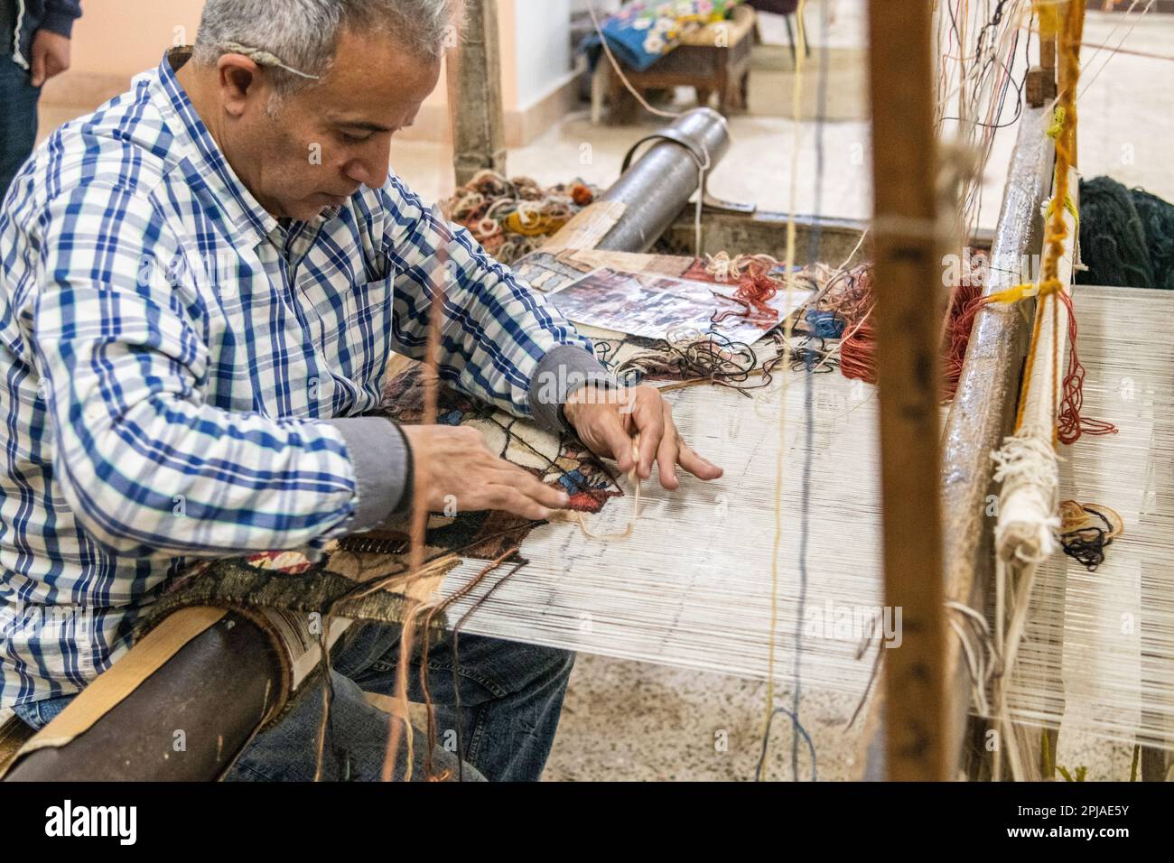 Arabic man weaving hi-res stock photography and images - Alamy