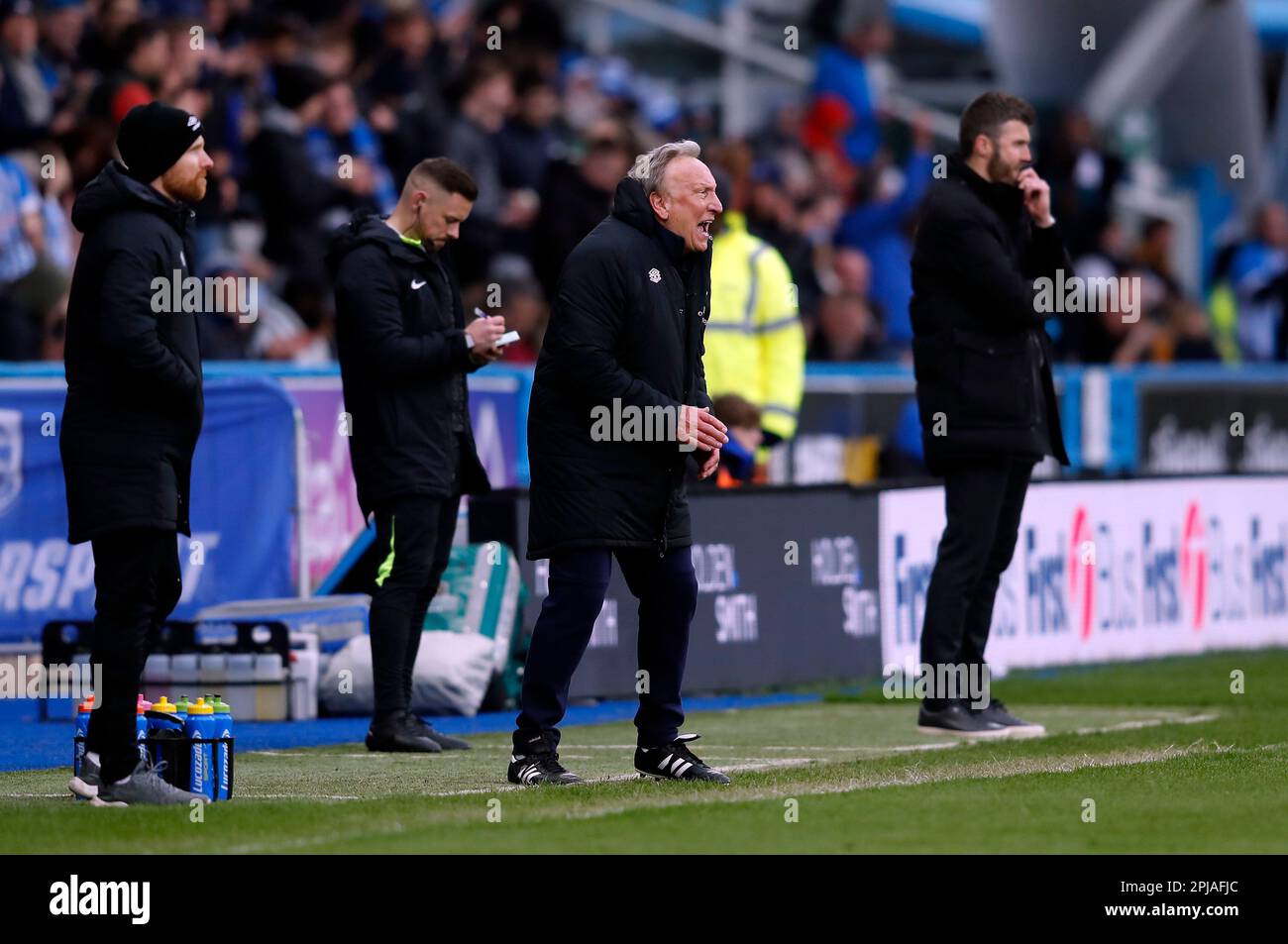 Huddersfield Town manager Neil Warnock and Middlesbrough manager ...
