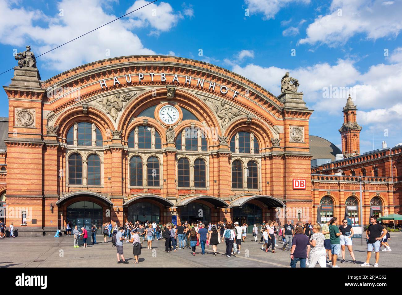 Bremen hauptbahnhof hi-res stock photography and images - Alamy