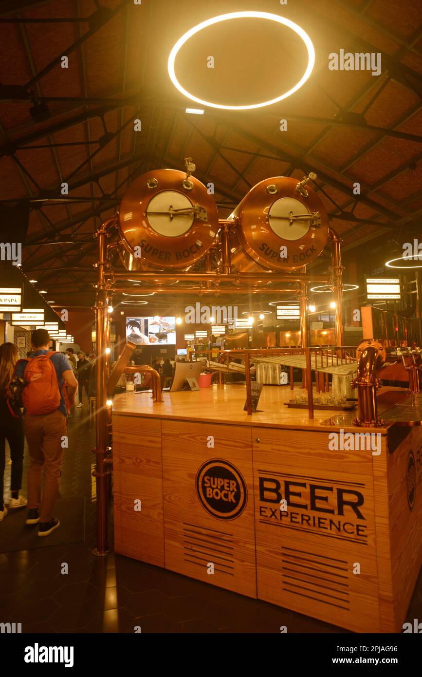 Vila Nova de Gaia, Portugal, beer stand in the Mercado Beira Rio Stock ...