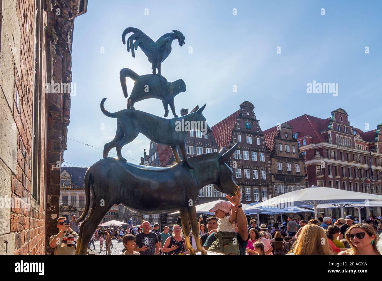 Bremen: statue "Die Bremer Stadtmusikanten" ("Town Musicians of Bremen ...
