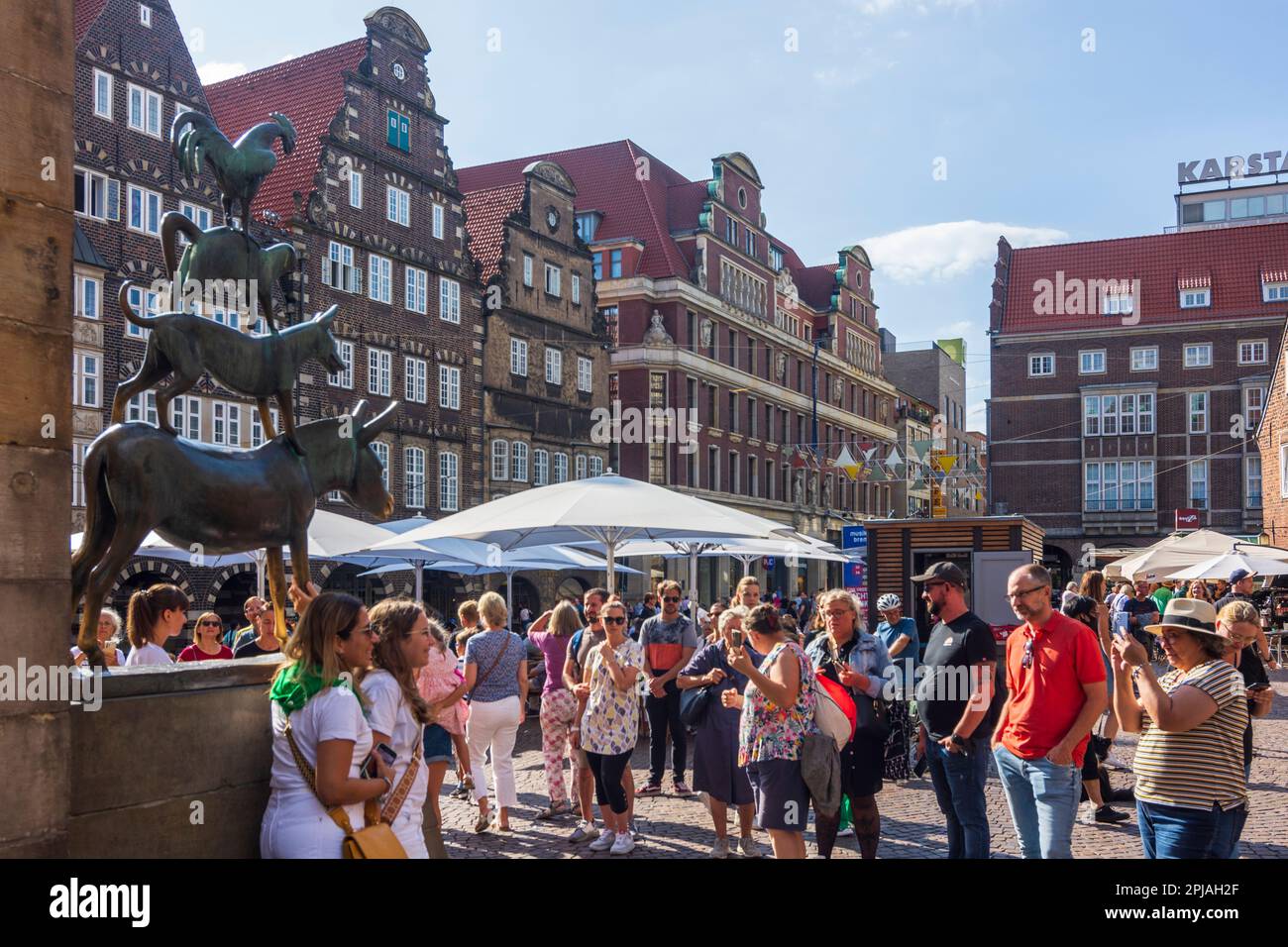Bremen: statue "Die Bremer Stadtmusikanten" ("Town Musicians of Bremen ...