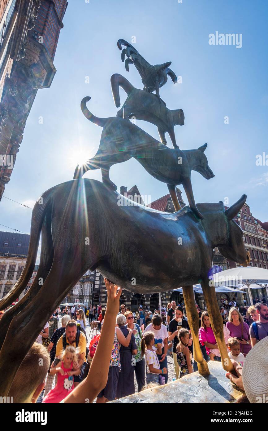 Bremen: statue "Die Bremer Stadtmusikanten" ("Town Musicians of Bremen ...