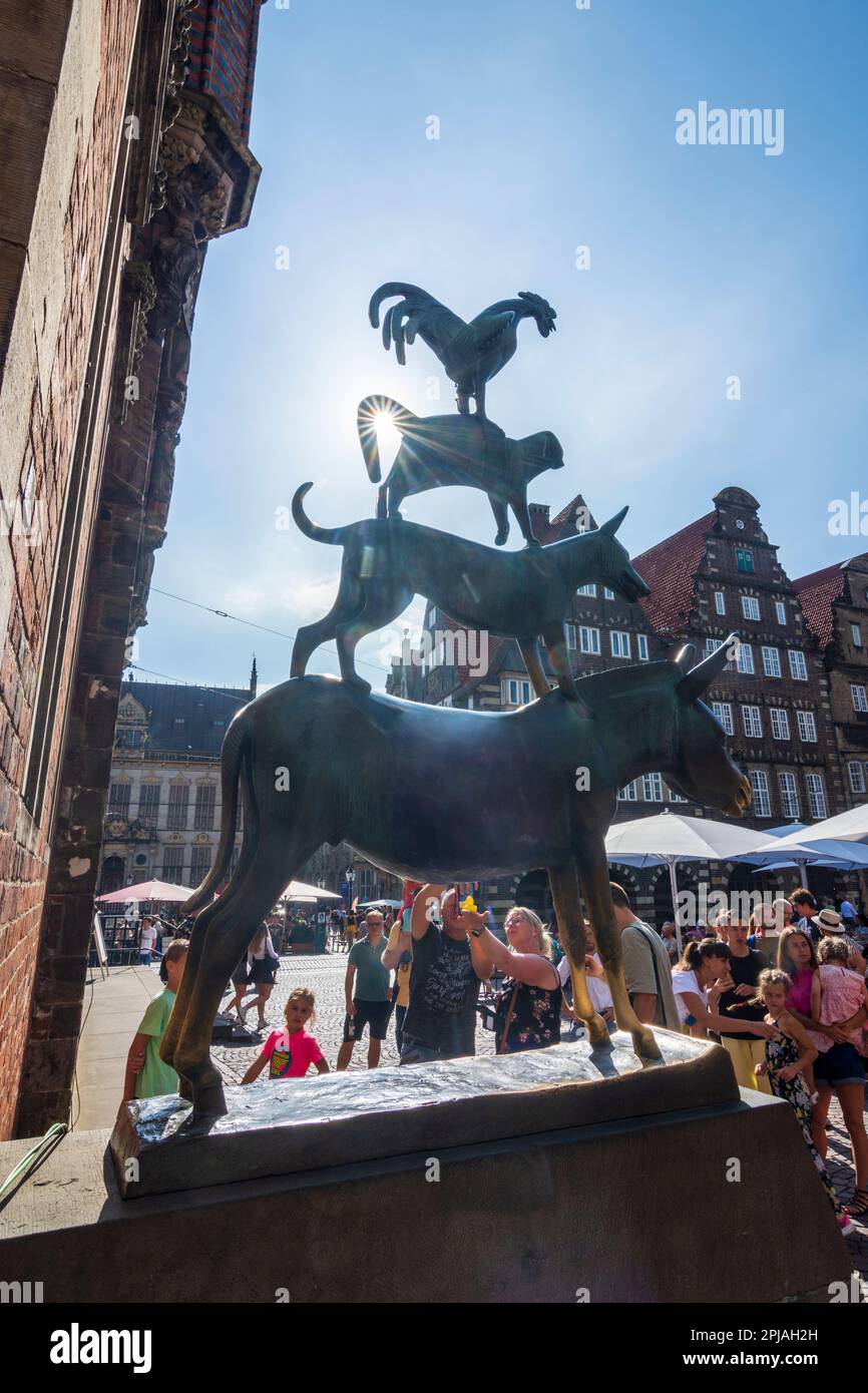 Bremen: statue "Die Bremer Stadtmusikanten" ("Town Musicians of Bremen ...