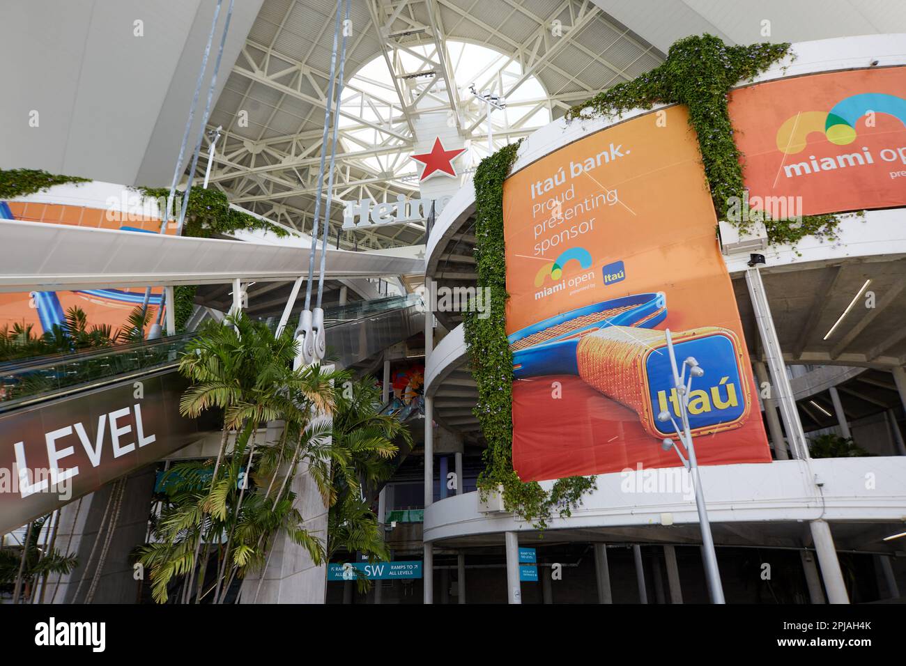Miami Gardens, FL, USA. 1st April 2023. 2023 Miami Open powered by Itau ...